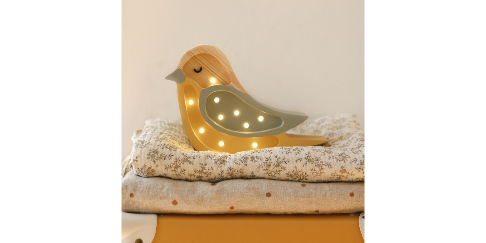 Lampe veilleuse en bois mini oiseau khaki moutarde